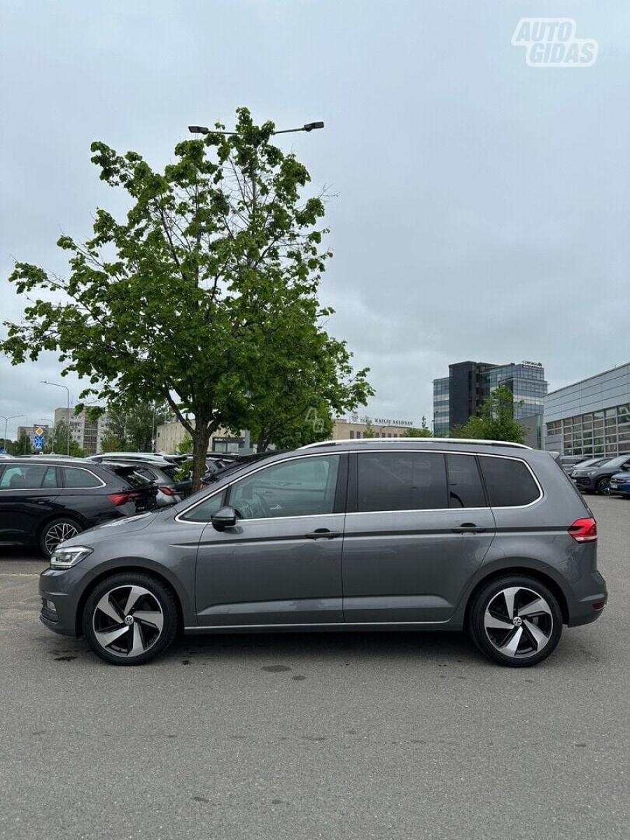 Pelēks Volkswagen Touran 2016 Viļņa, ar dzinēja tilpumu 1.60 L un nobraukumu 208 tūkst. km par 12900 €, foto 3 vietnē AUTOMOTO.COM.LV