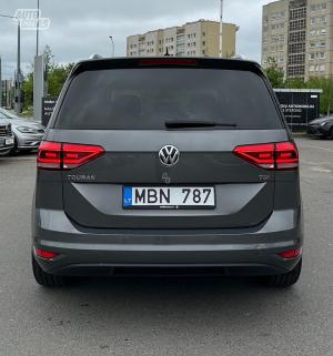 Pelēks Volkswagen Touran 2016 Viļņa, ar dzinēja tilpumu 1.60 L un nobraukumu 208 tūkst. km par 12900 €, foto 4 vietnē AUTOMOTO.COM.LV