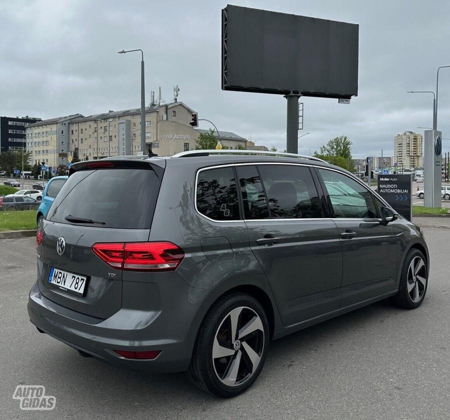Pelēks Volkswagen Touran 2016 Viļņa, ar dzinēja tilpumu 1.60 L un nobraukumu 208 tūkst. km par 12900 €, foto 5 vietnē AUTOMOTO.COM.LV