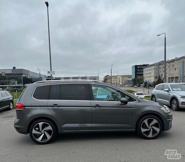 Pelēks Volkswagen Touran 2016 Viļņa, ar dzinēja tilpumu 1.60 L un nobraukumu 208 tūkst. km par 12900 €, foto 5 vietnē AUTOMOTO.COM.LV