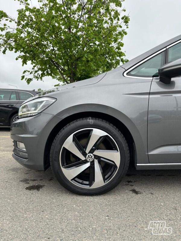 Pelēks Volkswagen Touran 2016 Viļņa, ar dzinēja tilpumu 1.60 L un nobraukumu 208 tūkst. km par 12900 €, foto 7 vietnē AUTOMOTO.COM.LV