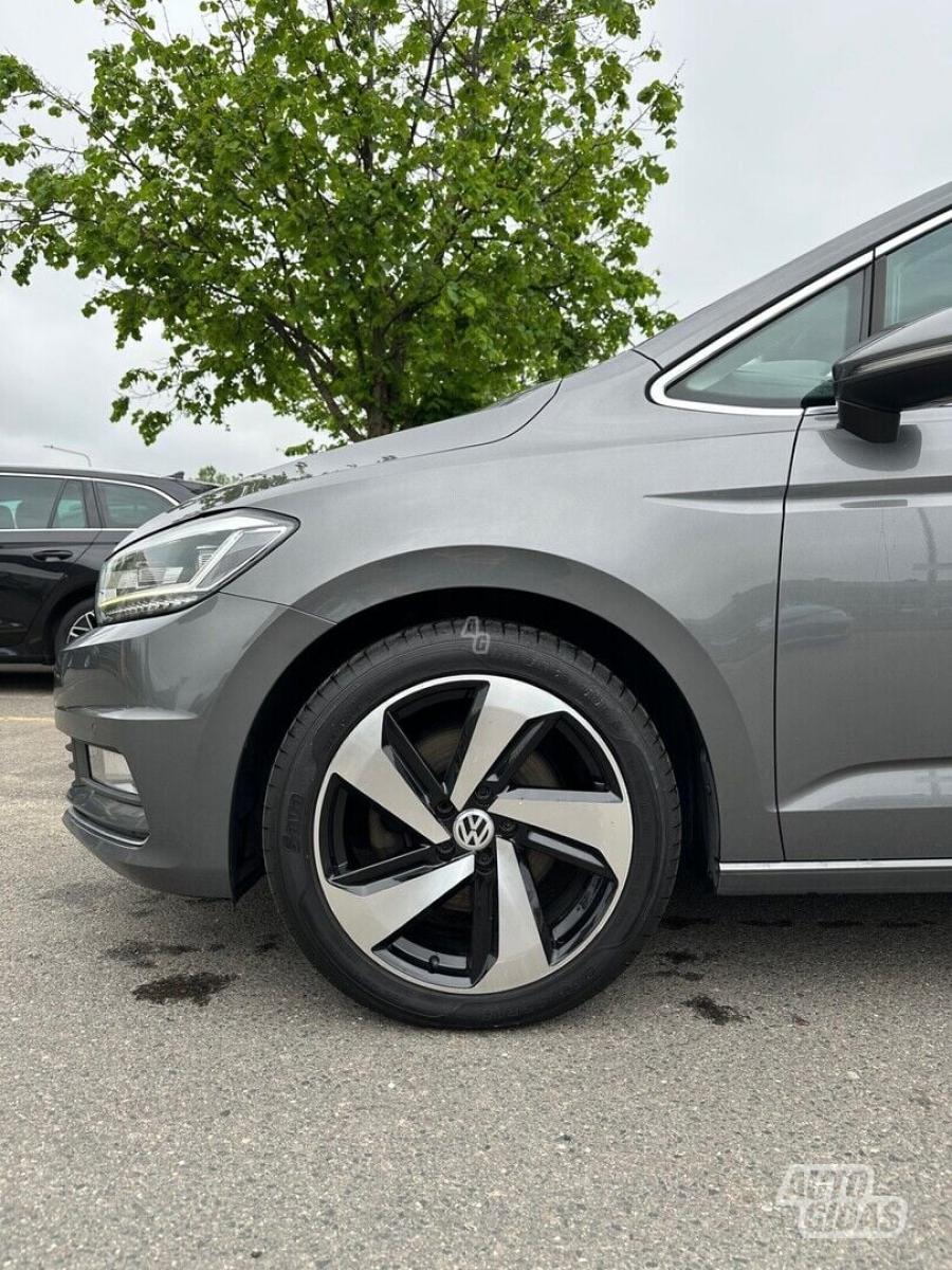 Pelēks Volkswagen Touran 2016 Viļņa, ar dzinēja tilpumu 1.60 L un nobraukumu 208 tūkst. km par 12900 €, foto 8 vietnē AUTOMOTO.COM.LV