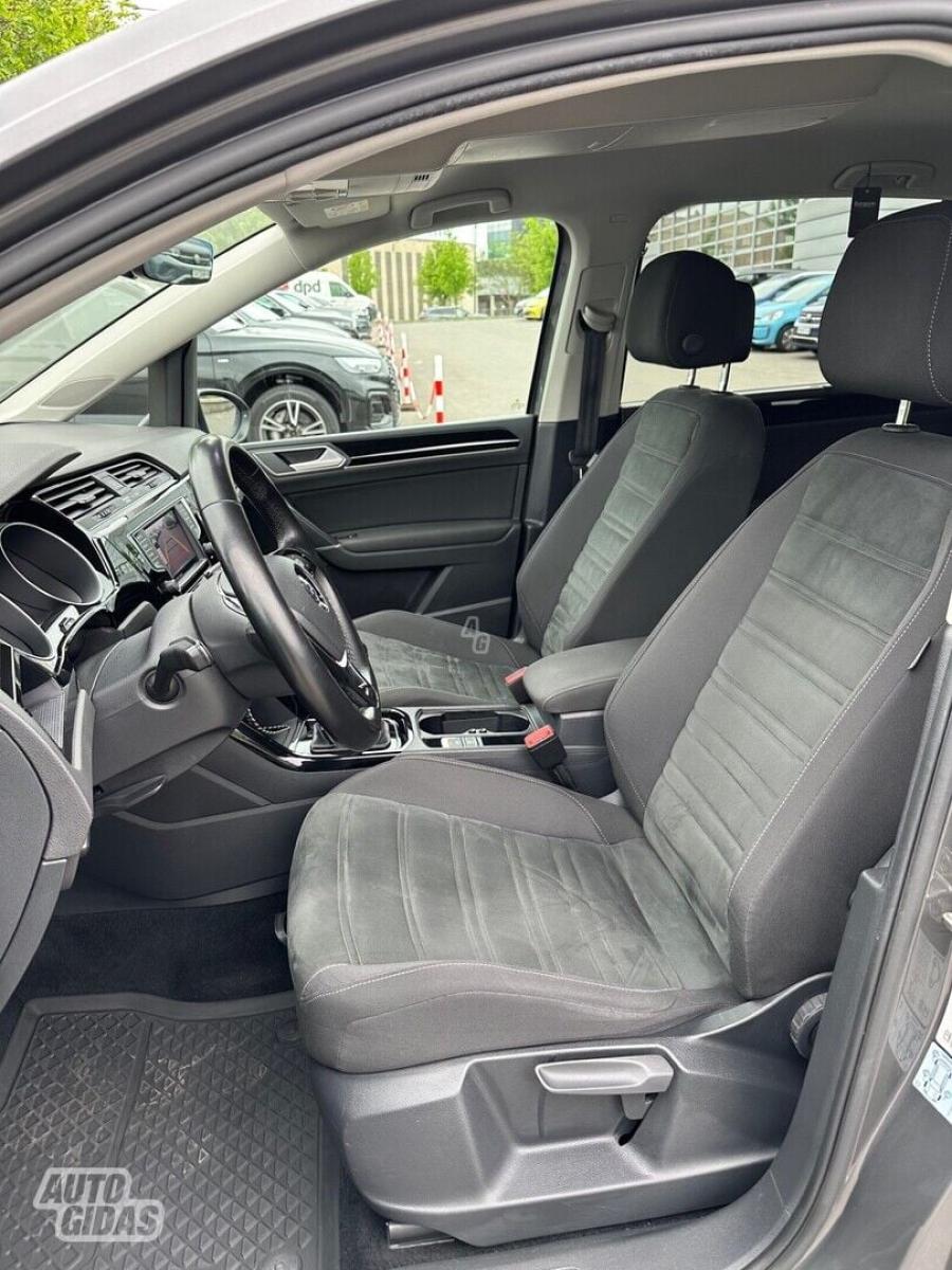 Pelēks Volkswagen Touran 2016 Viļņa, ar dzinēja tilpumu 1.60 L un nobraukumu 208 tūkst. km par 12900 €, foto 9 vietnē AUTOMOTO.COM.LV