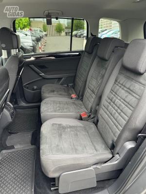 Pelēks Volkswagen Touran 2016 Viļņa, ar dzinēja tilpumu 1.60 L un nobraukumu 208 tūkst. km par 12900 €, foto 10 vietnē AUTOMOTO.COM.LV