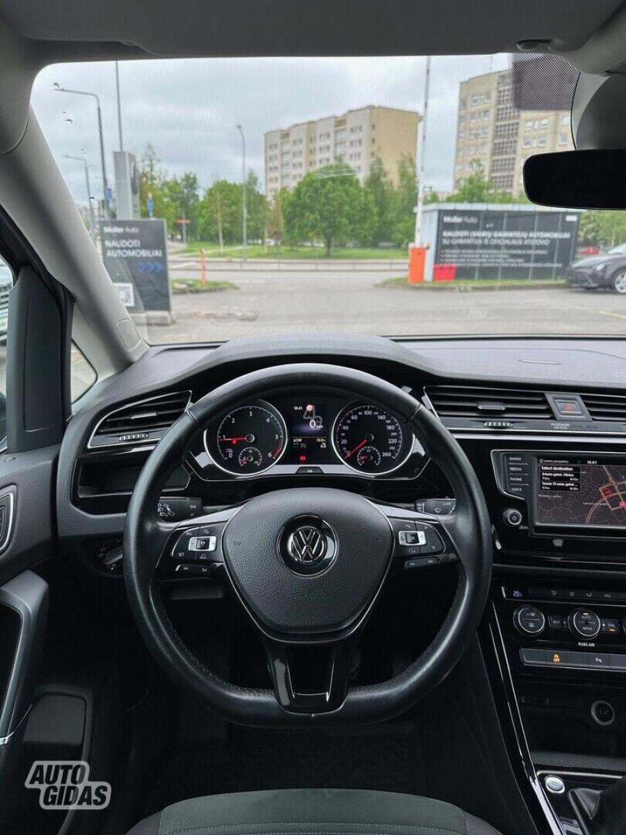 Pelēks Volkswagen Touran 2016 Viļņa, ar dzinēja tilpumu 1.60 L un nobraukumu 208 tūkst. km par 12900 €, foto 12 vietnē AUTOMOTO.COM.LV