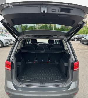 Pelēks Volkswagen Touran 2016 Viļņa, ar dzinēja tilpumu 1.60 L un nobraukumu 208 tūkst. km par 12900 €, foto 19 vietnē AUTOMOTO.COM.LV
