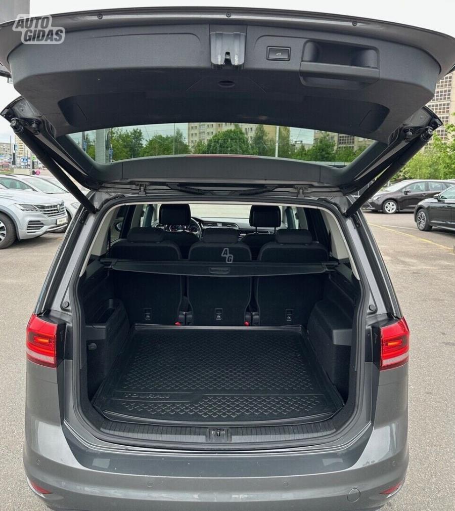 Pelēks Volkswagen Touran 2016 Viļņa, ar dzinēja tilpumu 1.60 L un nobraukumu 208 tūkst. km par 12900 €, foto 19 vietnē AUTOMOTO.COM.LV