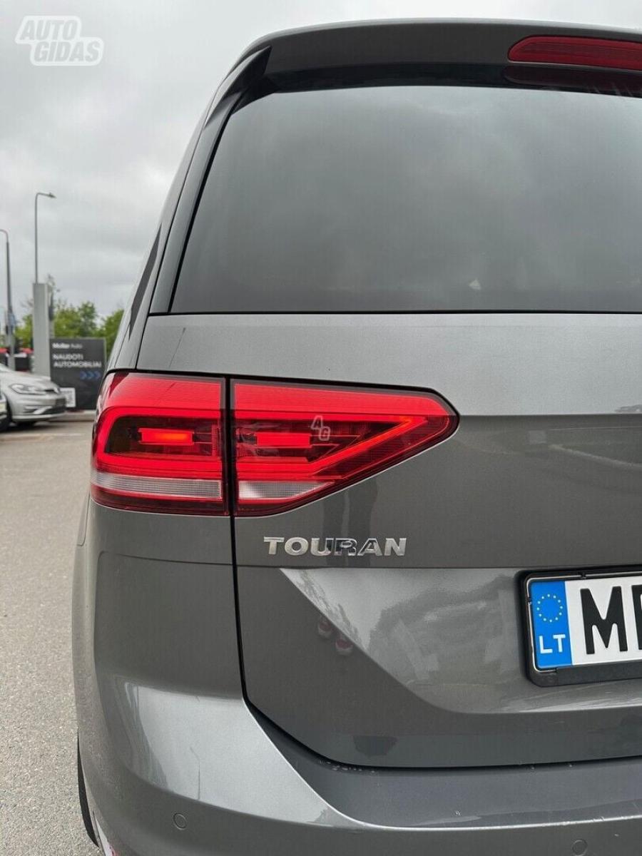 Pelēks Volkswagen Touran 2016 Viļņa, ar dzinēja tilpumu 1.60 L un nobraukumu 208 tūkst. km par 12900 €, foto 23 vietnē AUTOMOTO.COM.LV