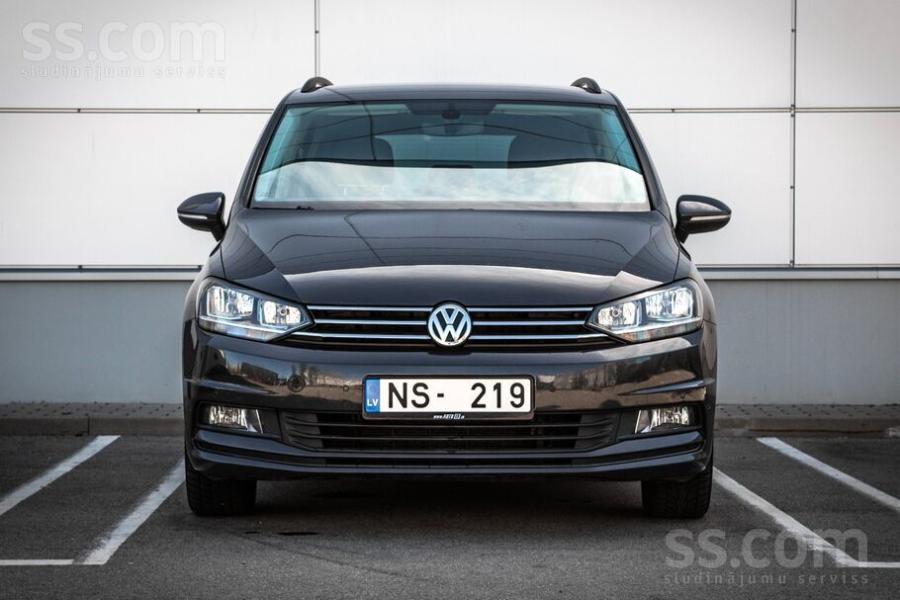 Pelēks Volkswagen Touran 2016 Rīga, ar dzinēja tilpumu 1.60 L un nobraukumu 0 tūkst. km par 8990 €, foto 3 vietnē AUTOMOTO.COM.LV