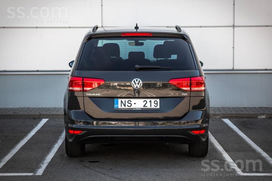 Pelēks Volkswagen Touran 2016 Rīga, ar dzinēja tilpumu 1.60 L un nobraukumu 0 tūkst. km par 8990 €, foto 6 vietnē AUTOMOTO.COM.LV
