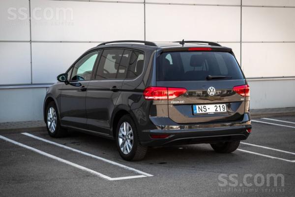 Pelēks Volkswagen Touran 2016 Rīga, ar dzinēja tilpumu 1.60 L un nobraukumu 0 tūkst. km par 8990 €, foto 6 vietnē AUTOMOTO.COM.LV