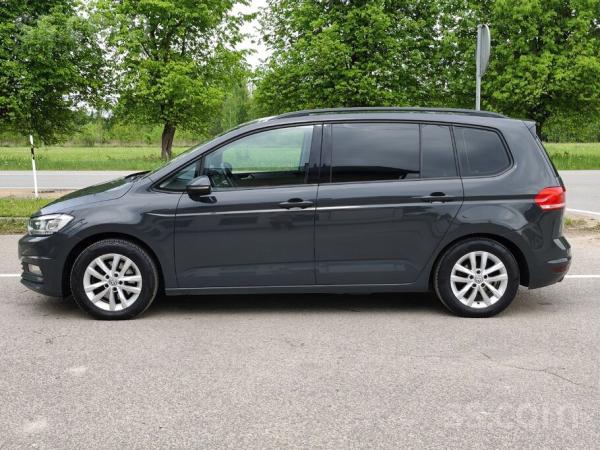 Grey Volkswagen Touran 2016 in Ogre, with an engine capacity of 2.00 L and mileage of 328 thousand km for 9770 €, photo 5 on AUTOMOTO.COM.LV