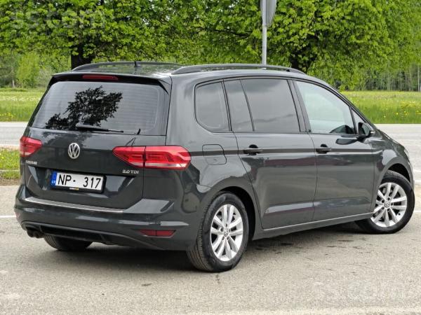 Grey Volkswagen Touran 2016 in Ogre, with an engine capacity of 2.00 L and mileage of 328 thousand km for 9770 €, photo 8 on AUTOMOTO.COM.LV