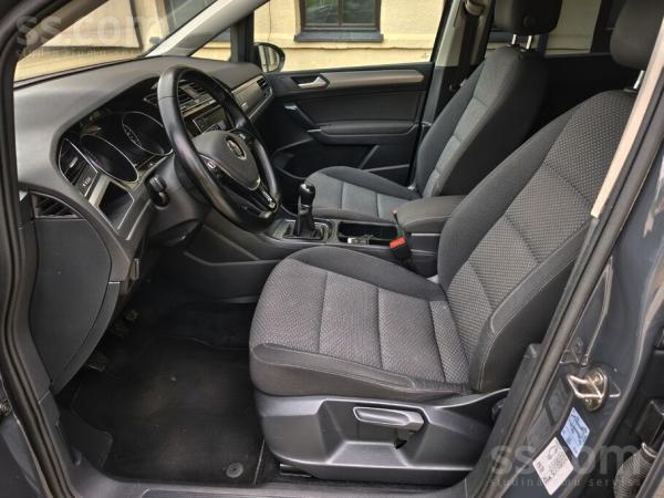 Grey Volkswagen Touran 2016 in Ogre, with an engine capacity of 2.00 L and mileage of 328 thousand km for 9770 €, photo 9 on AUTOMOTO.COM.LV