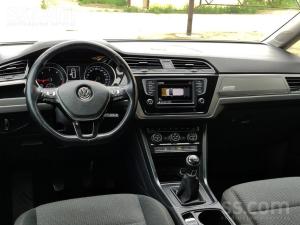 Pelēks Volkswagen Touran 2016 Ogre, ar dzinēja tilpumu 2.00 L un nobraukumu 328 tūkst. km par 9770 €, foto 13 vietnē AUTOMOTO.COM.LV