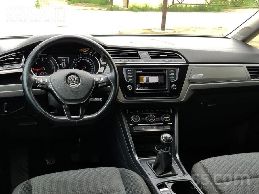 Pelēks Volkswagen Touran 2016 Ogre, ar dzinēja tilpumu 2.00 L un nobraukumu 328 tūkst. km par 9770 €, foto 13 vietnē AUTOMOTO.COM.LV