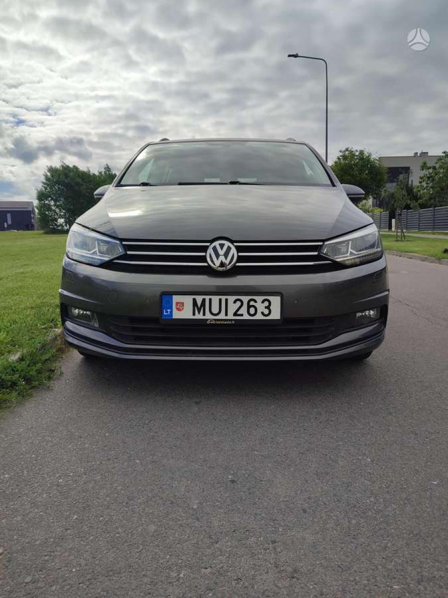 Grey Volkswagen Touran 2016 in Vilnius, with an engine capacity of 1.97 L and mileage of 200 thousand km for 10800 €, photo 3 on AUTOMOTO.COM.LV