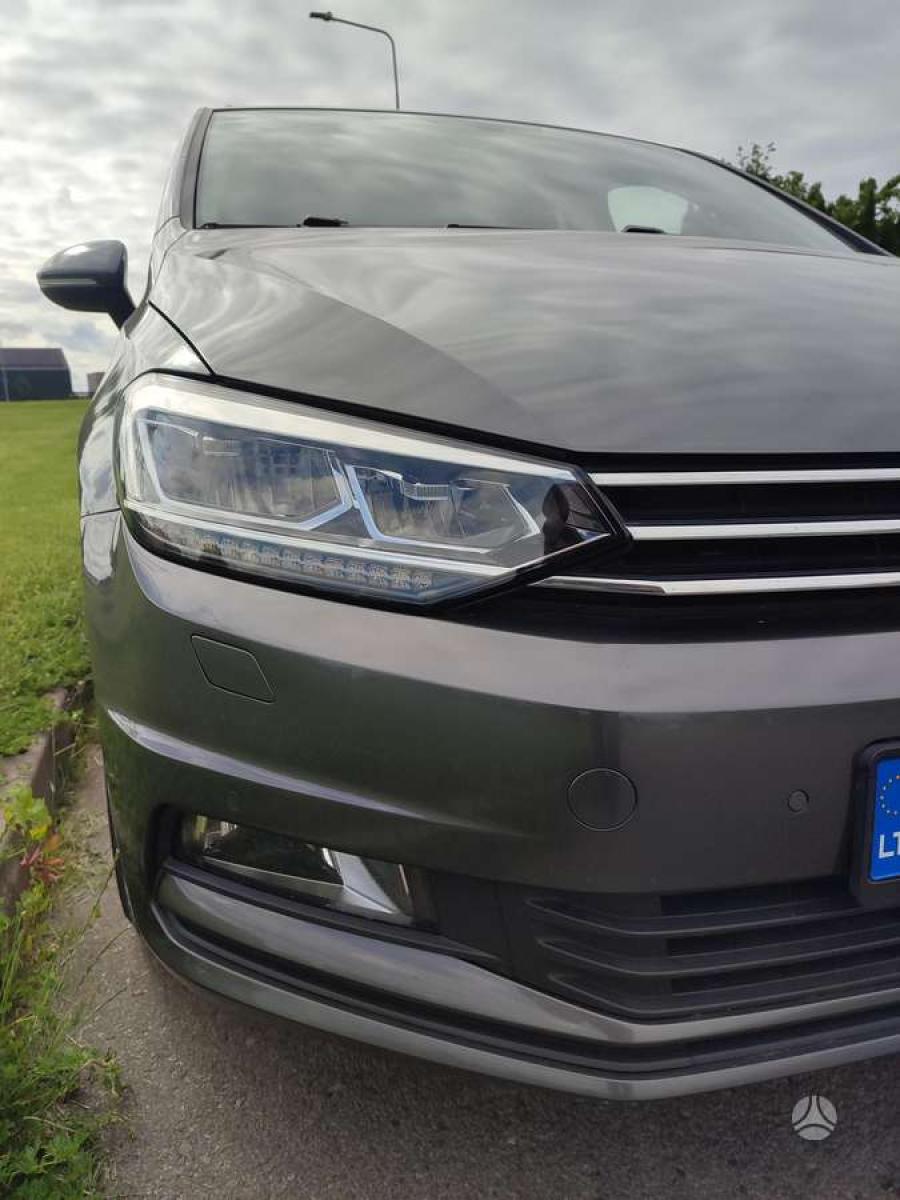 Grey Volkswagen Touran 2016 in Vilnius, with an engine capacity of 1.97 L and mileage of 200 thousand km for 10800 €, photo 6 on AUTOMOTO.COM.LV