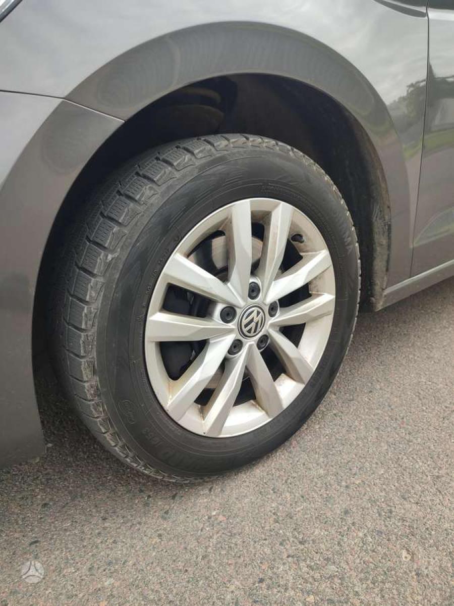 Grey Volkswagen Touran 2016 in Vilnius, with an engine capacity of 1.97 L and mileage of 200 thousand km for 10800 €, photo 8 on AUTOMOTO.COM.LV