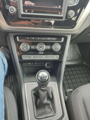 Grey Volkswagen Touran 2016 in Vilnius, with an engine capacity of 1.97 L and mileage of 200 thousand km for 10800 €, photo 13 on AUTOMOTO.COM.LV
