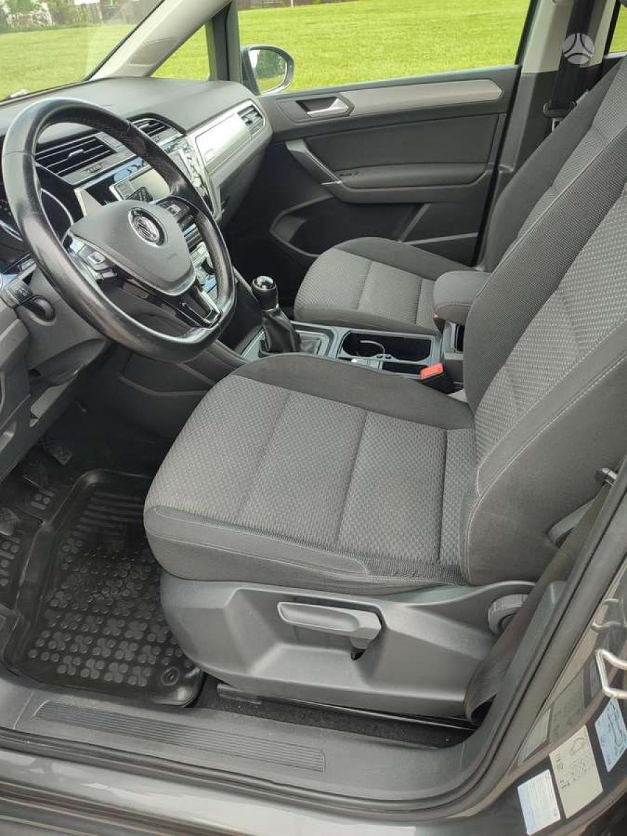 Grey Volkswagen Touran 2016 in Vilnius, with an engine capacity of 1.97 L and mileage of 200 thousand km for 10800 €, photo 15 on AUTOMOTO.COM.LV