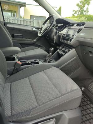 Grey Volkswagen Touran 2016 in Vilnius, with an engine capacity of 1.97 L and mileage of 200 thousand km for 10800 €, photo 16 on AUTOMOTO.COM.LV
