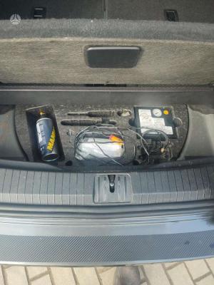 Grey Volkswagen Touran 2016 in Vilnius, with an engine capacity of 1.97 L and mileage of 200 thousand km for 10800 €, photo 22 on AUTOMOTO.COM.LV