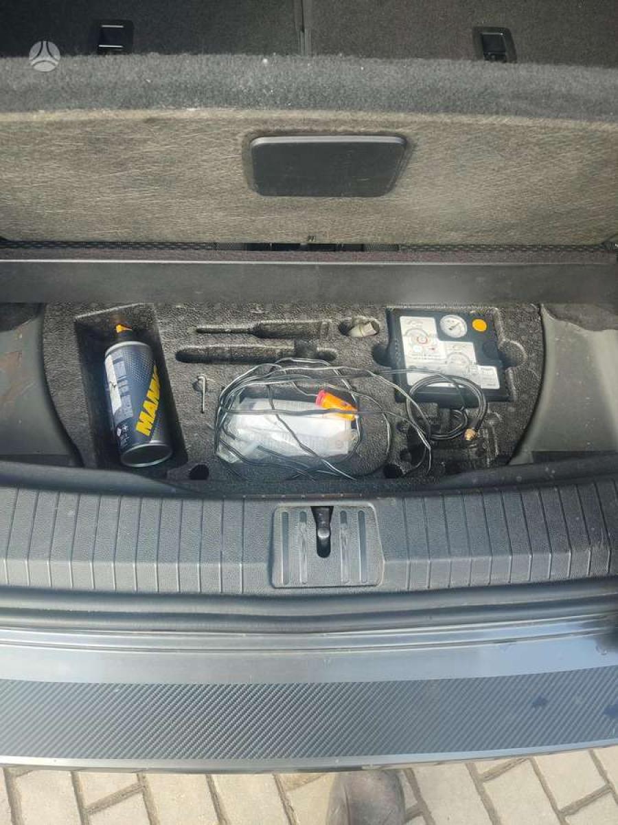 Grey Volkswagen Touran 2016 in Vilnius, with an engine capacity of 1.97 L and mileage of 200 thousand km for 10800 €, photo 22 on AUTOMOTO.COM.LV