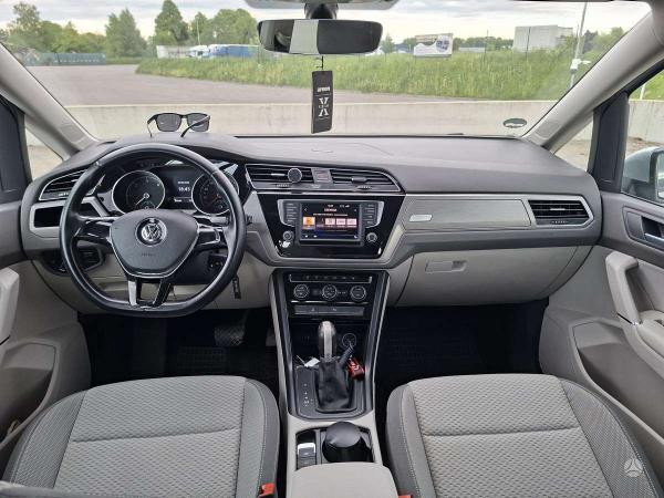 Pelēks Volkswagen Touran 2016 Alīta, ar dzinēja tilpumu 1.97 L un nobraukumu 250 tūkst. km par 8950 €, foto 9 vietnē AUTOMOTO.COM.LV