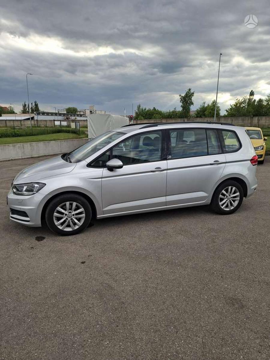 Pelēks Volkswagen Touran 2016 Alīta, ar dzinēja tilpumu 1.97 L un nobraukumu 250 tūkst. km par 8950 €, foto 3 vietnē AUTOMOTO.COM.LV