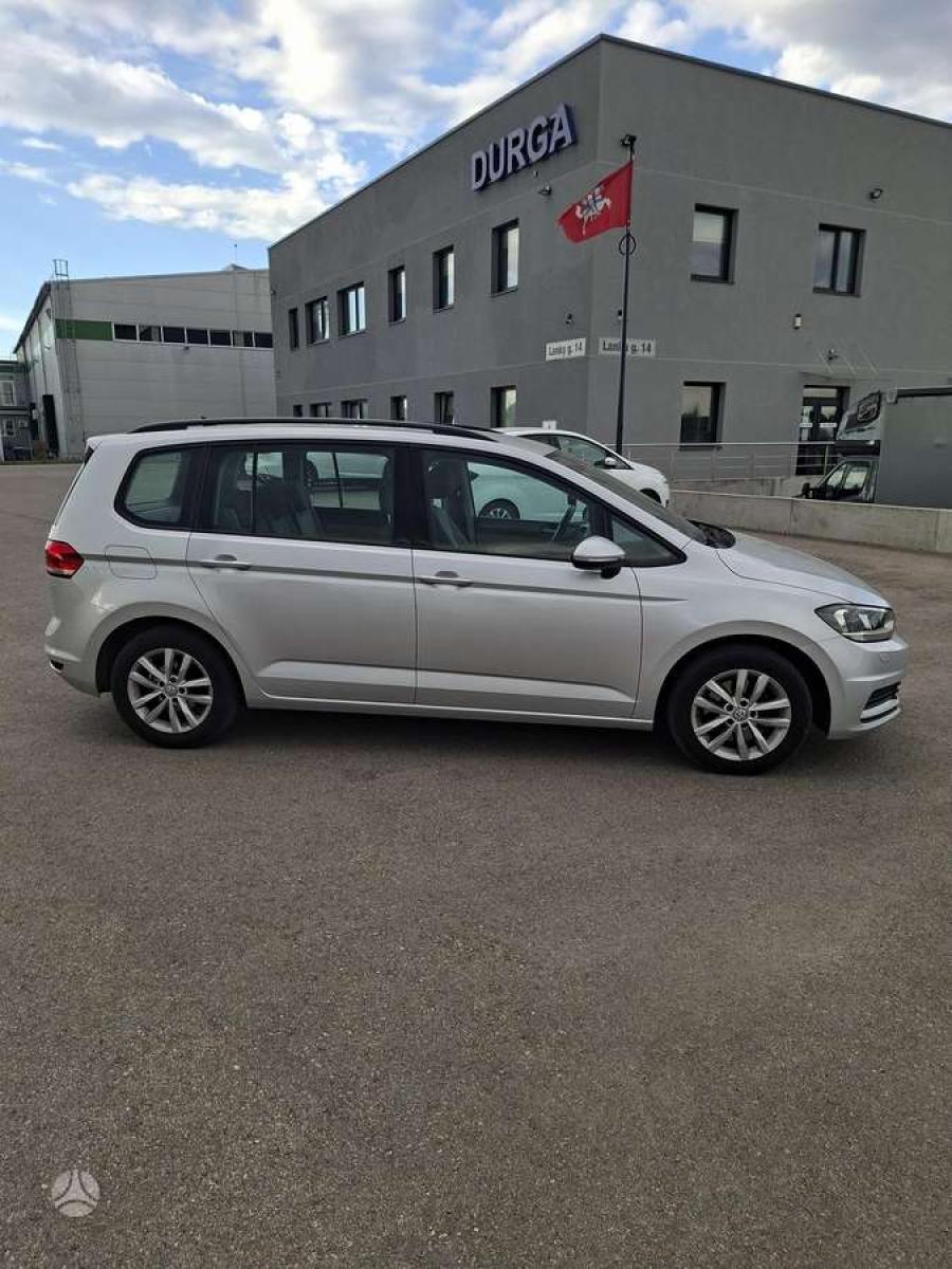Pelēks Volkswagen Touran 2016 Alīta, ar dzinēja tilpumu 1.97 L un nobraukumu 250 tūkst. km par 8950 €, foto 4 vietnē AUTOMOTO.COM.LV