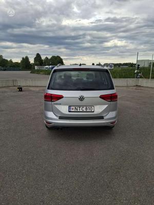 Pelēks Volkswagen Touran 2016 Alīta, ar dzinēja tilpumu 1.97 L un nobraukumu 250 tūkst. km par 8950 €, foto 5 vietnē AUTOMOTO.COM.LV