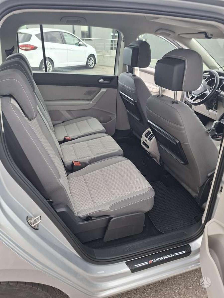 Pelēks Volkswagen Touran 2016 Alīta, ar dzinēja tilpumu 1.97 L un nobraukumu 250 tūkst. km par 8950 €, foto 8 vietnē AUTOMOTO.COM.LV