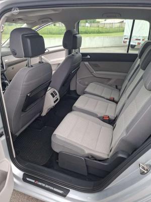 Pelēks Volkswagen Touran 2016 Alīta, ar dzinēja tilpumu 1.97 L un nobraukumu 250 tūkst. km par 8950 €, foto 9 vietnē AUTOMOTO.COM.LV