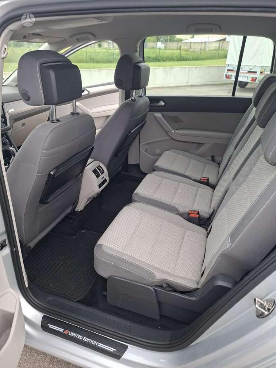 Pelēks Volkswagen Touran 2016 Alīta, ar dzinēja tilpumu 1.97 L un nobraukumu 250 tūkst. km par 8950 €, foto 9 vietnē AUTOMOTO.COM.LV