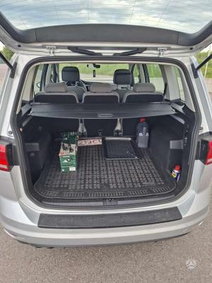 Pelēks Volkswagen Touran 2016 Alīta, ar dzinēja tilpumu 1.97 L un nobraukumu 250 tūkst. km par 8950 €, foto 12 vietnē AUTOMOTO.COM.LV