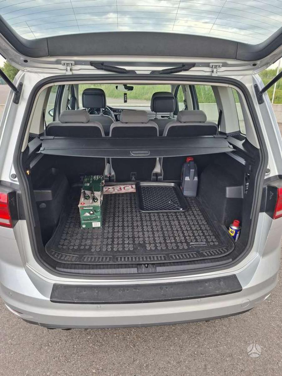 Pelēks Volkswagen Touran 2016 Alīta, ar dzinēja tilpumu 1.97 L un nobraukumu 250 tūkst. km par 8950 €, foto 12 vietnē AUTOMOTO.COM.LV