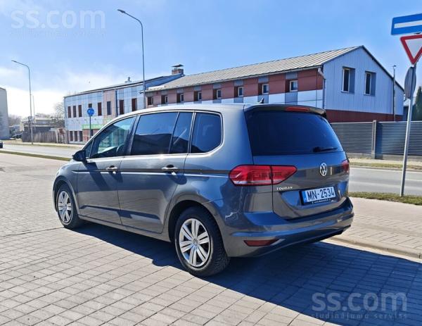 Grey Volkswagen Touran 2016 in Liepaja, with an engine capacity of 1.60 L and mileage of 334 thousand km for 5400 €, photo 3 on AUTOMOTO.COM.LV