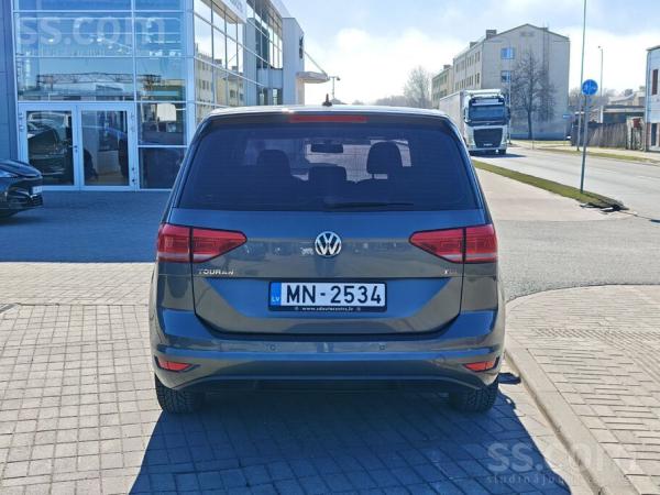 Grey Volkswagen Touran 2016 in Liepaja, with an engine capacity of 1.60 L and mileage of 334 thousand km for 5400 €, photo 4 on AUTOMOTO.COM.LV
