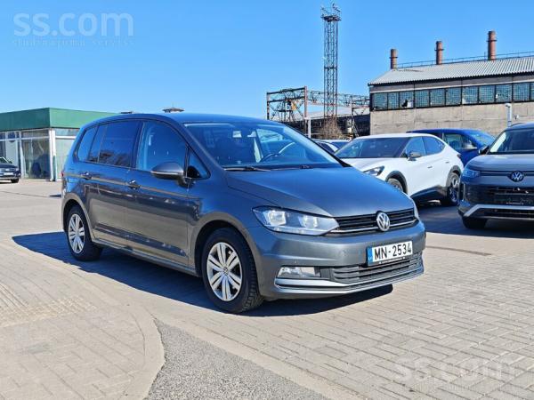 Grey Volkswagen Touran 2016 in Liepaja, with an engine capacity of 1.60 L and mileage of 334 thousand km for 5400 €, photo 6 on AUTOMOTO.COM.LV