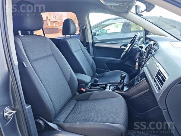 Grey Volkswagen Touran 2016 in Liepaja, with an engine capacity of 1.60 L and mileage of 334 thousand km for 5400 €, photo 10 on AUTOMOTO.COM.LV