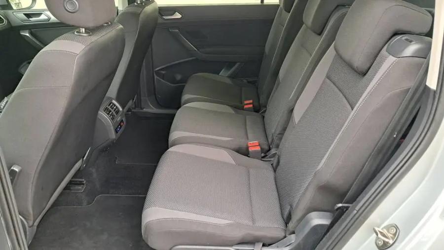 Pelēks Volkswagen Touran 2016 Ogre, ar dzinēja tilpumu 1.20 L un nobraukumu 237 tūkst. km par 10850 €, foto 4 vietnē AUTOMOTO.COM.LV