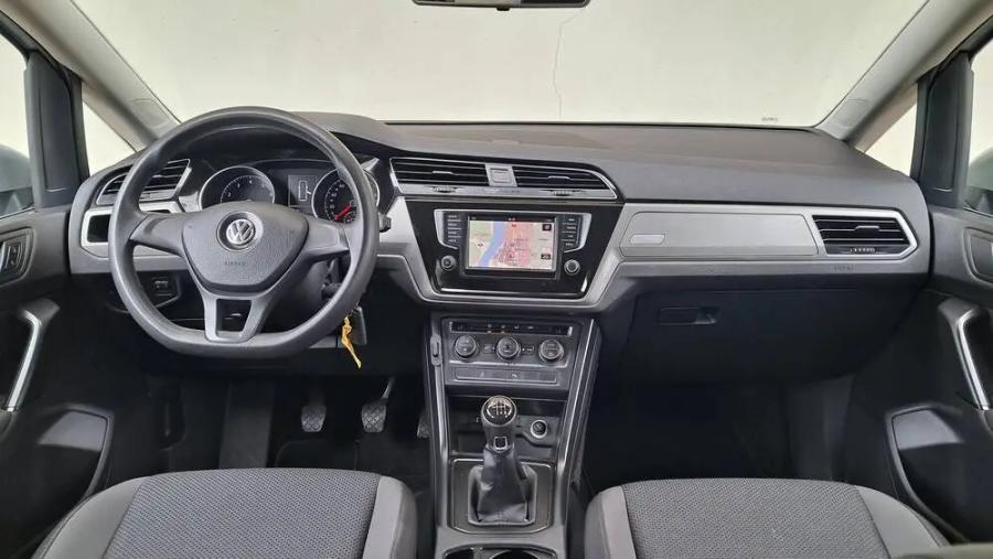 Pelēks Volkswagen Touran 2016 Ogre, ar dzinēja tilpumu 1.20 L un nobraukumu 237 tūkst. km par 10850 €, foto 8 vietnē AUTOMOTO.COM.LV