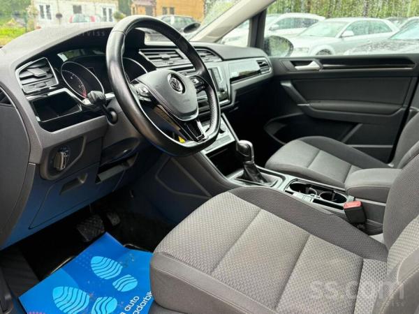 Grey Volkswagen Touran 2016 in Kuldiga, with an engine capacity of 2.00 L and mileage of 291 thousand km for 11990 €, photo 9 on AUTOMOTO.COM.LV
