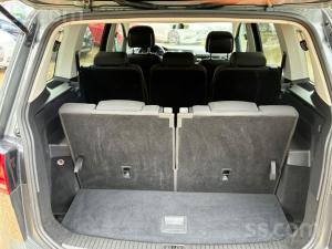 Pelēks Volkswagen Touran 2016 Kuldīga, ar dzinēja tilpumu 2.00 L un nobraukumu 291 tūkst. km par 11990 €, foto 13 vietnē AUTOMOTO.COM.LV