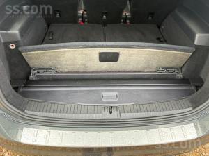 Pelēks Volkswagen Touran 2016 Kuldīga, ar dzinēja tilpumu 2.00 L un nobraukumu 291 tūkst. km par 11990 €, foto 15 vietnē AUTOMOTO.COM.LV
