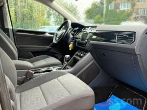Pelēks Volkswagen Touran 2016 Kuldīga, ar dzinēja tilpumu 2.00 L un nobraukumu 291 tūkst. km par 11990 €, foto 17 vietnē AUTOMOTO.COM.LV