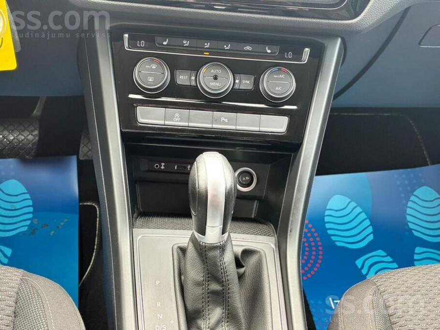 Pelēks Volkswagen Touran 2016 Kuldīga, ar dzinēja tilpumu 2.00 L un nobraukumu 291 tūkst. km par 11990 €, foto 26 vietnē AUTOMOTO.COM.LV
