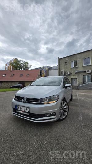 Pelēks Volkswagen Touran 2016 Cēsis, ar dzinēja tilpumu 1.60 L un nobraukumu 370 tūkst. km par 9500 €, foto  vietnē AUTOMOTO.COM.LV