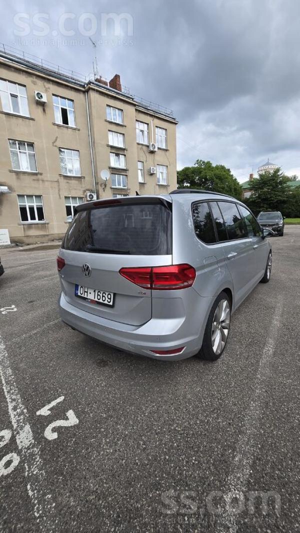 Pelēks Volkswagen Touran 2016 Cēsis, ar dzinēja tilpumu 1.60 L un nobraukumu 370 tūkst. km par 9500 €, foto 2 vietnē AUTOMOTO.COM.LV